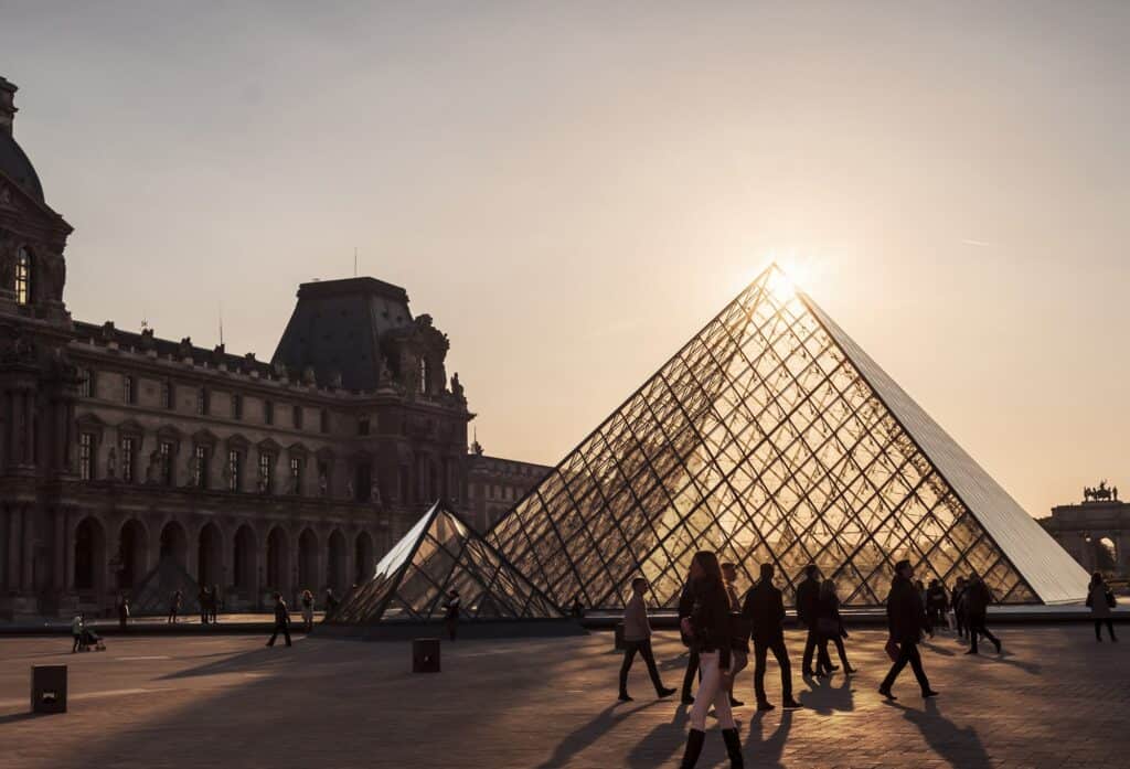Skip the Line Louvre Tour | Louvre Tickets | Fat Tire Tours